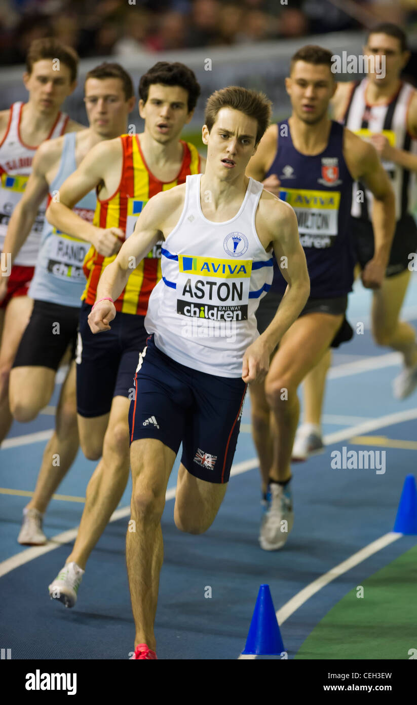 800m indoor hi-res stock photography and images - Alamy