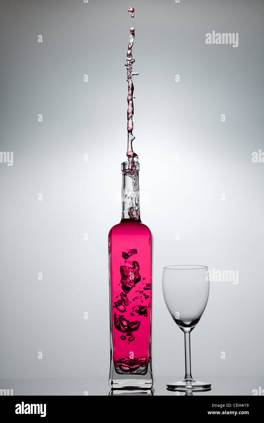 Liquid splash bottle hi-res stock photography and images - Alamy