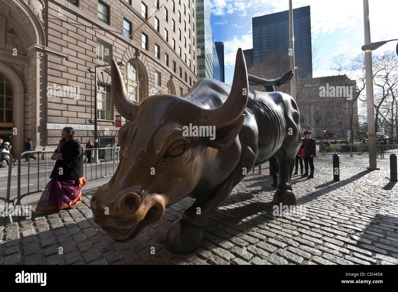 The charging bull sculpture New York City Usa Stock Photo - Alamy