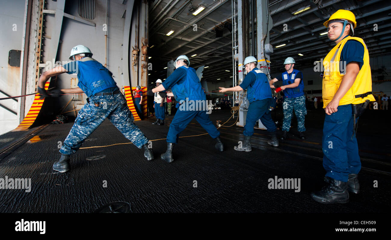 Boatswains mate 2nd class madeline acosta hi-res stock photography and ...
