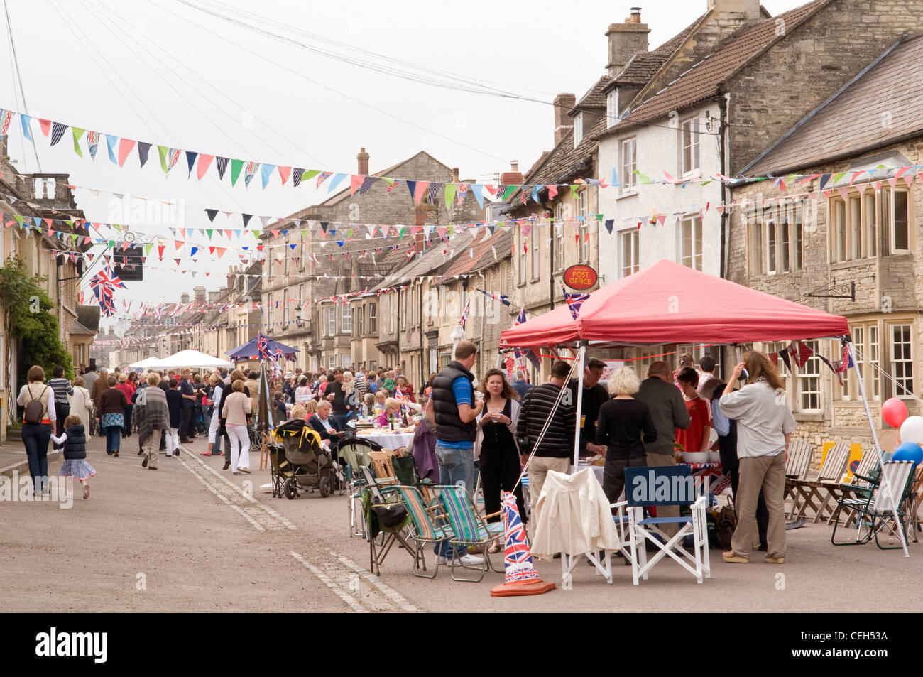 People celebrating at a traditional English Street Party Stock Photo ...