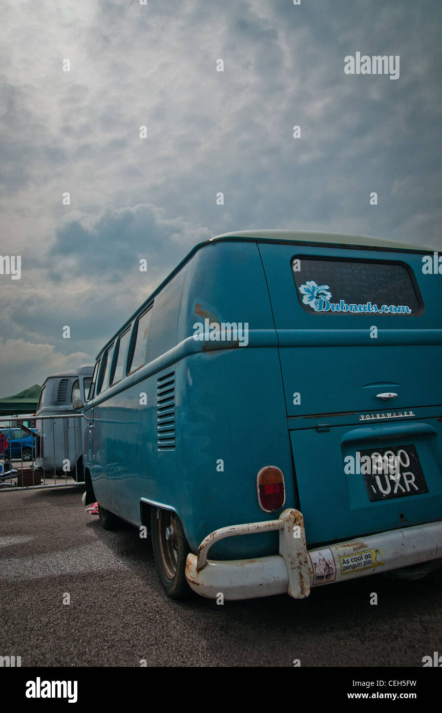 Rear end of bus hi-res stock photography and images - Alamy