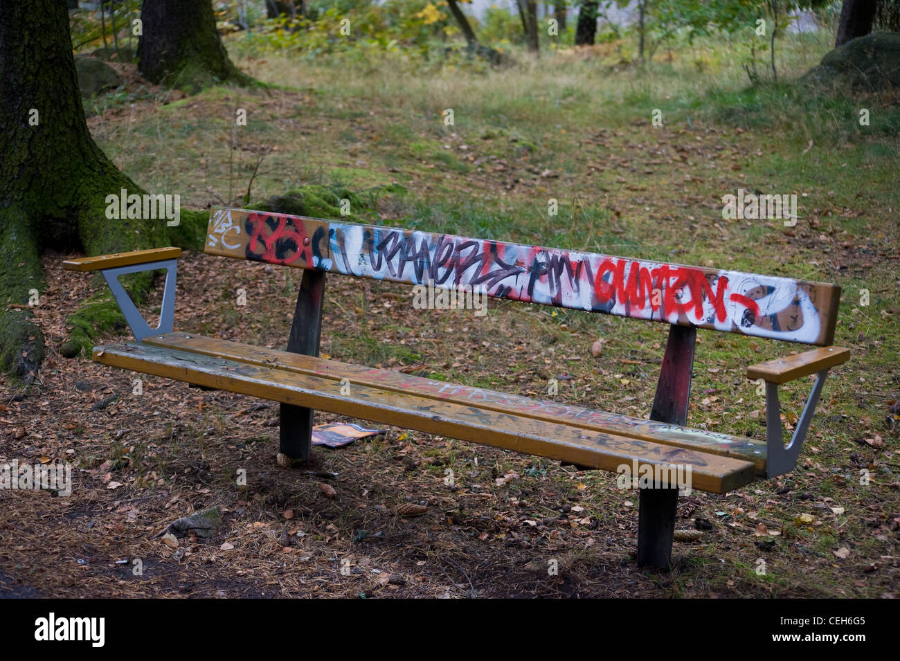 Graffiti bench hi-res stock photography and images - Alamy
