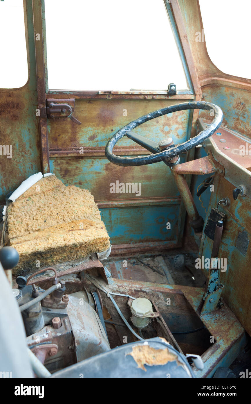 Completely destroyed vehicle broken hi-res stock photography and images ...