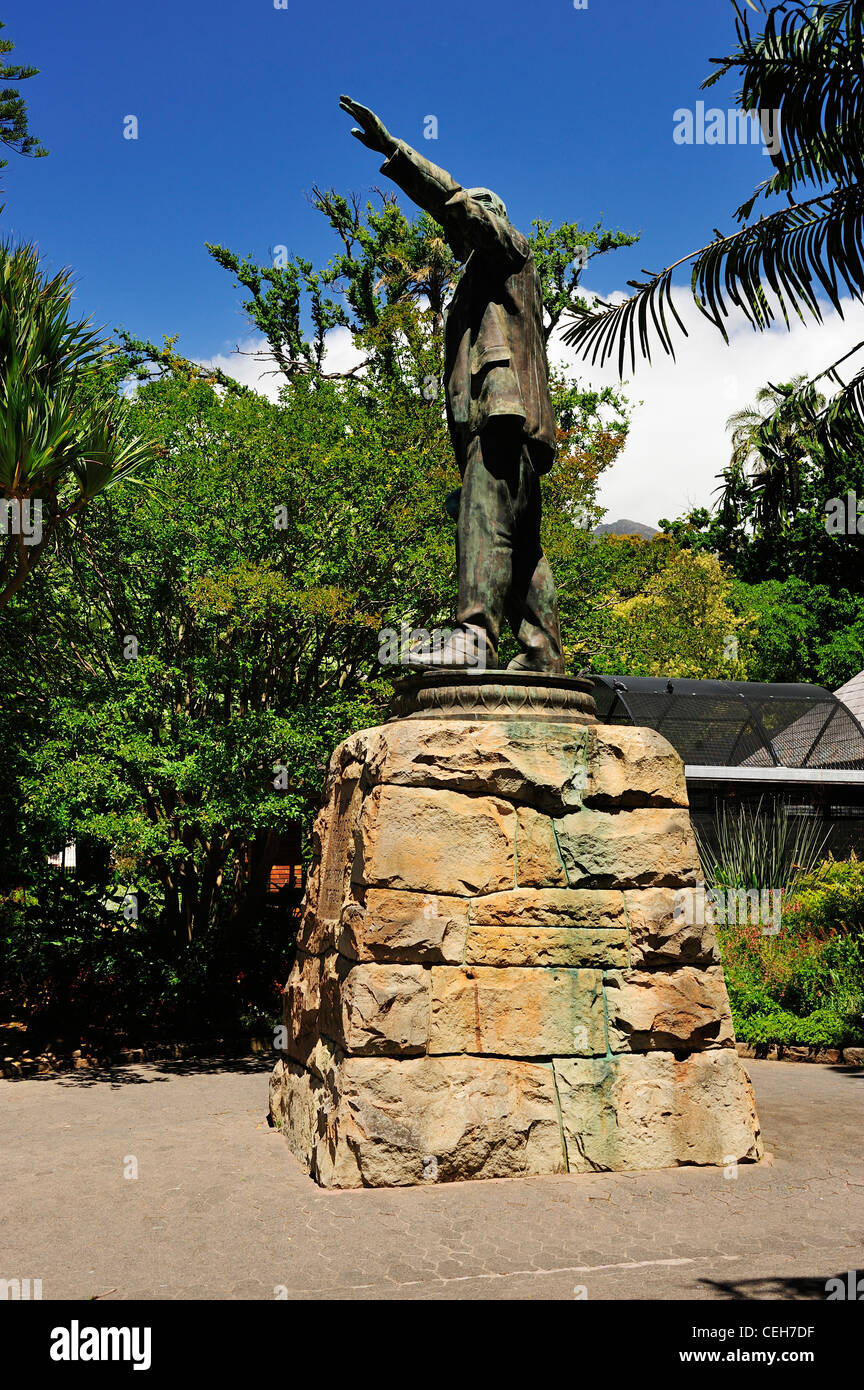 Cecil rhodes statue south africa hi-res stock photography and images ...