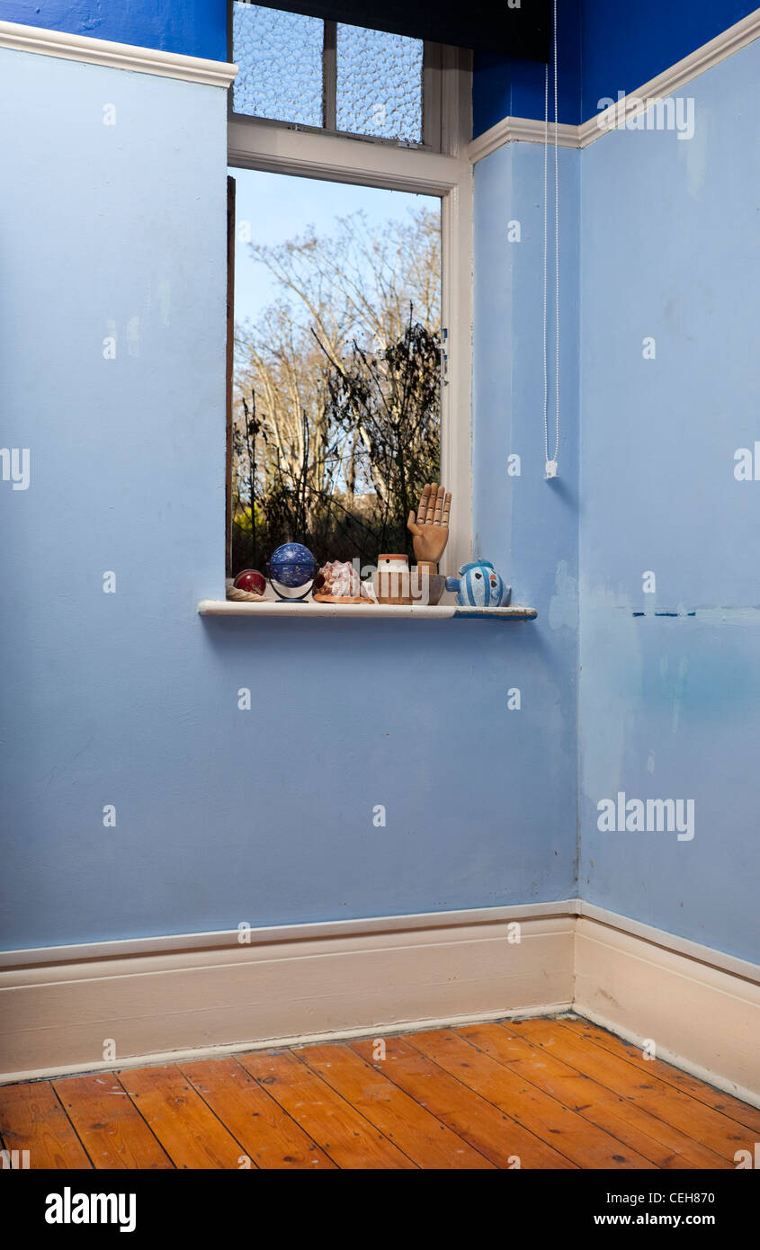 Window corner hi-res stock photography and images - Alamy