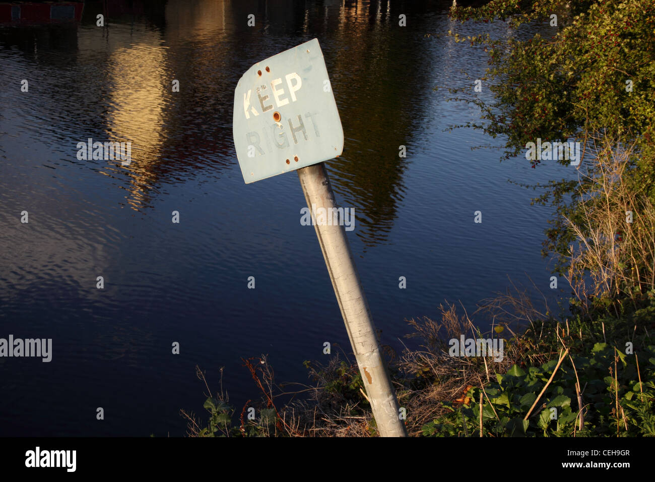 Keep right sign hi-res stock photography and images - Alamy