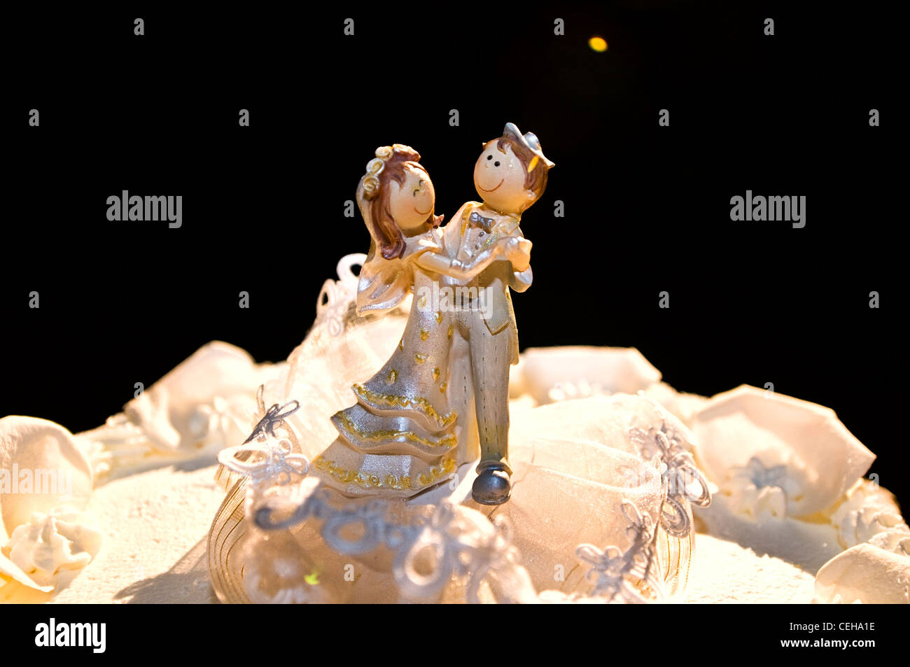 wedding cake topper Stock Photo - Alamy