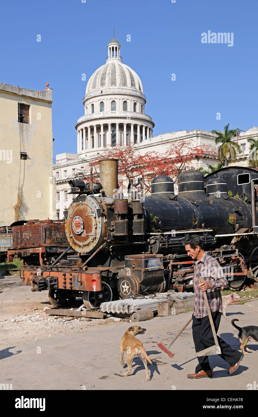 old train in front of Capitol in old town of Havanna, Cuba, Caribbean ...