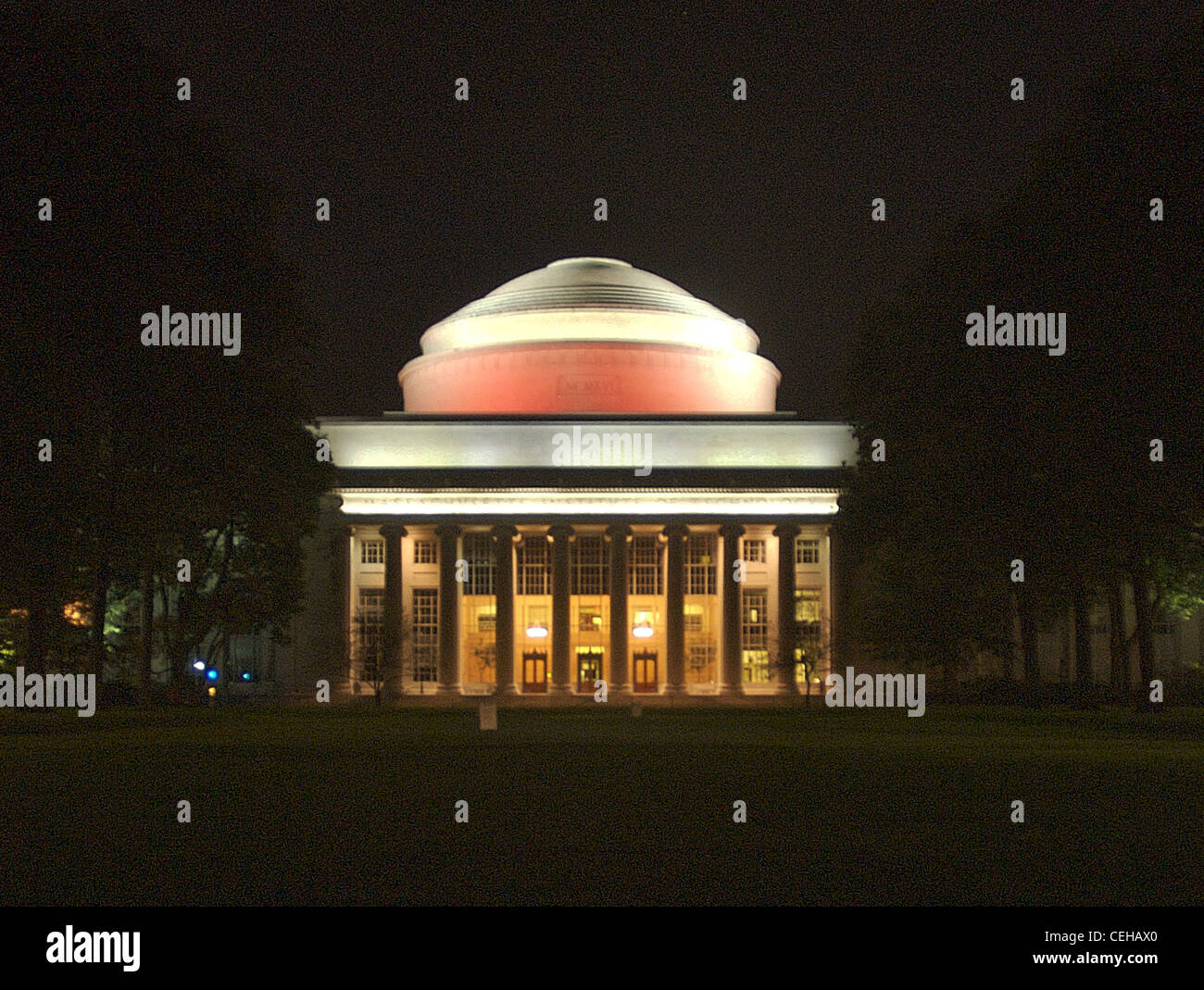 M i t campus dome hi-res stock photography and images - Alamy
