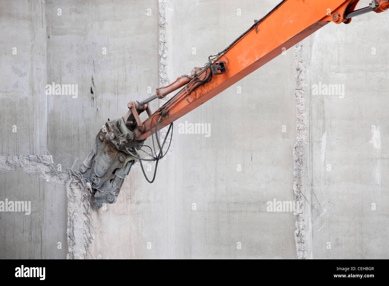 Hydraulic demolition shears hi-res stock photography and images - Alamy