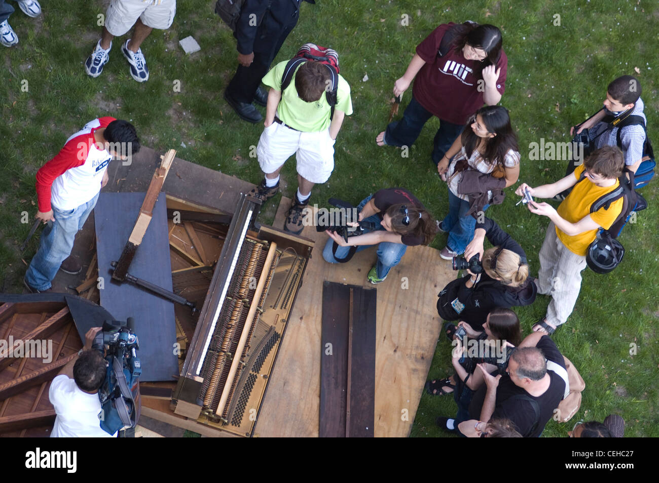 Onlookers and press examine the fallen grand piano and the upright ...