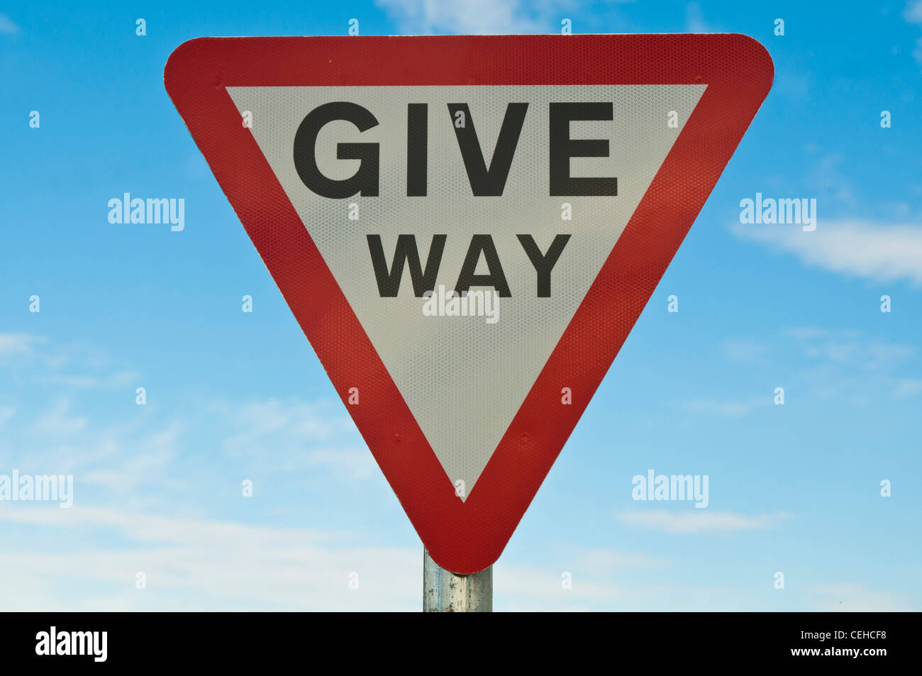 Give way sign uk hi-res stock photography and images - Alamy