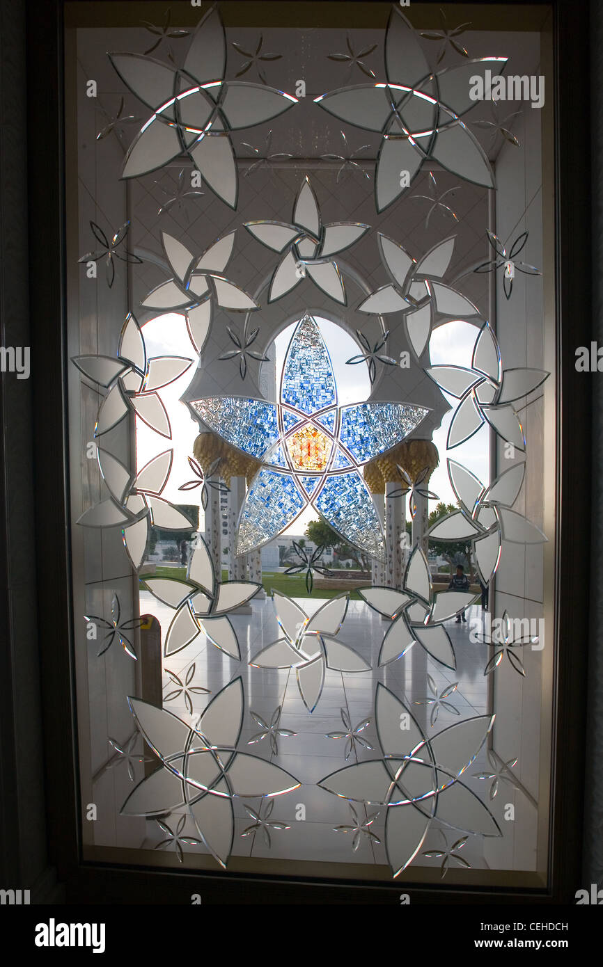 A window in the Sheikh Zayed Grand Mosque in Abu Dhabi, UAE Stock Photo ...