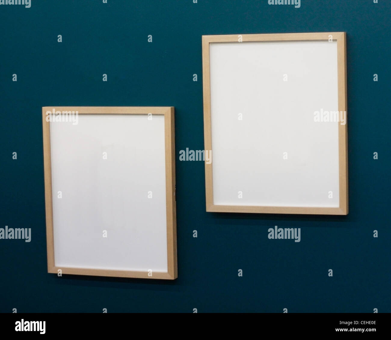 Empty gallery blank frames hi-res stock photography and images - Alamy