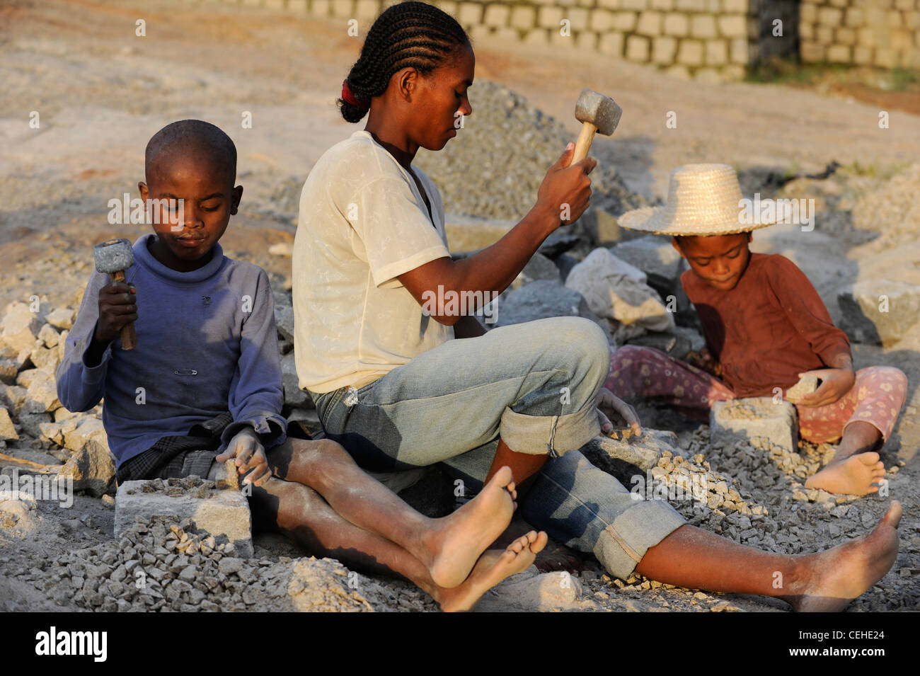 Hammer smashing stone hi-res stock photography and images - Alamy