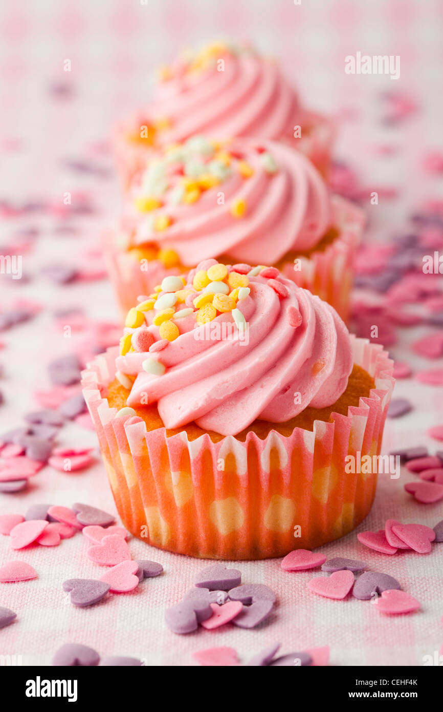 Pink swirl icing hi-res stock photography and images - Alamy