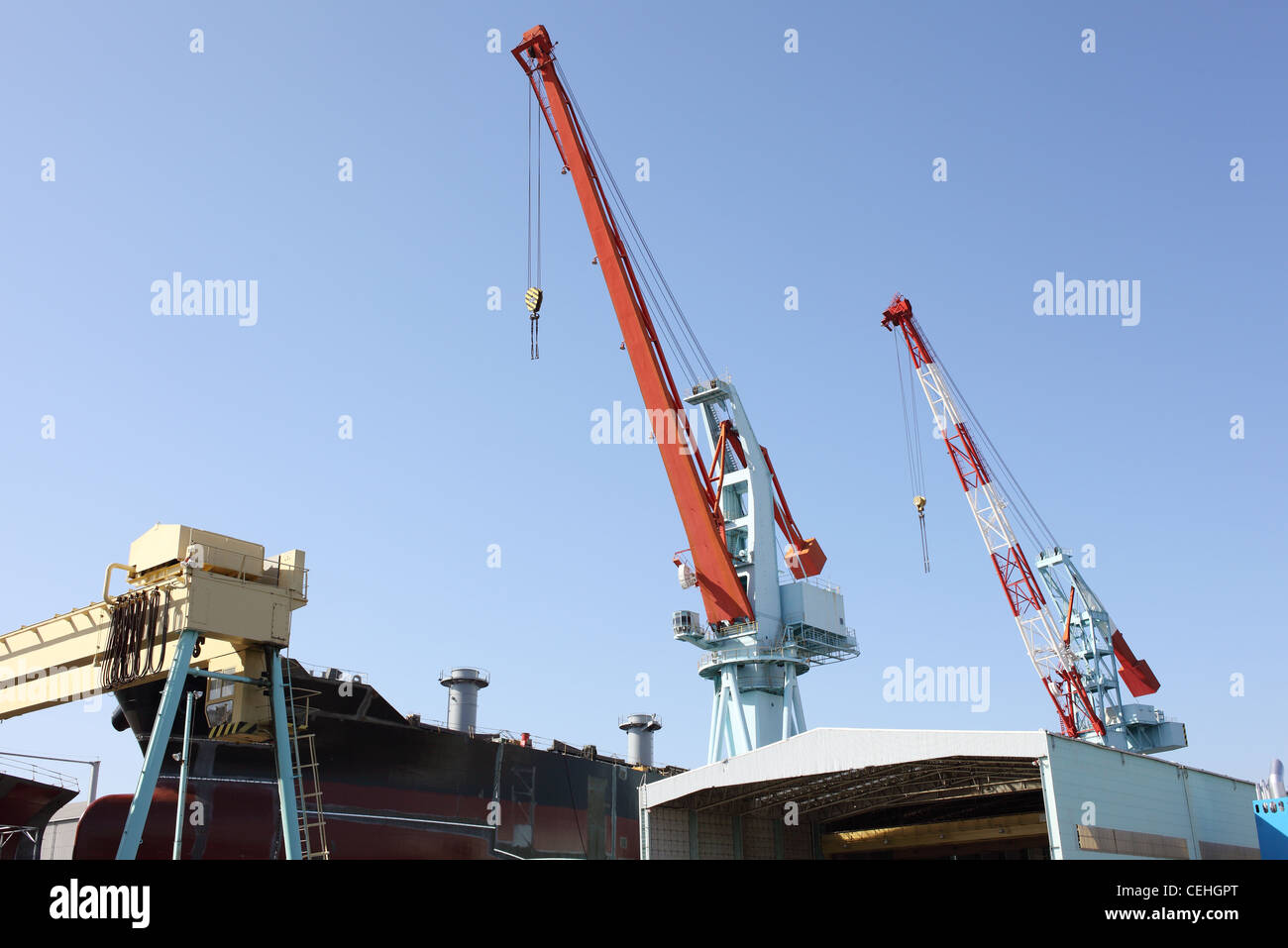 Shipyard shipbuilding crane hi-res stock photography and images - Alamy