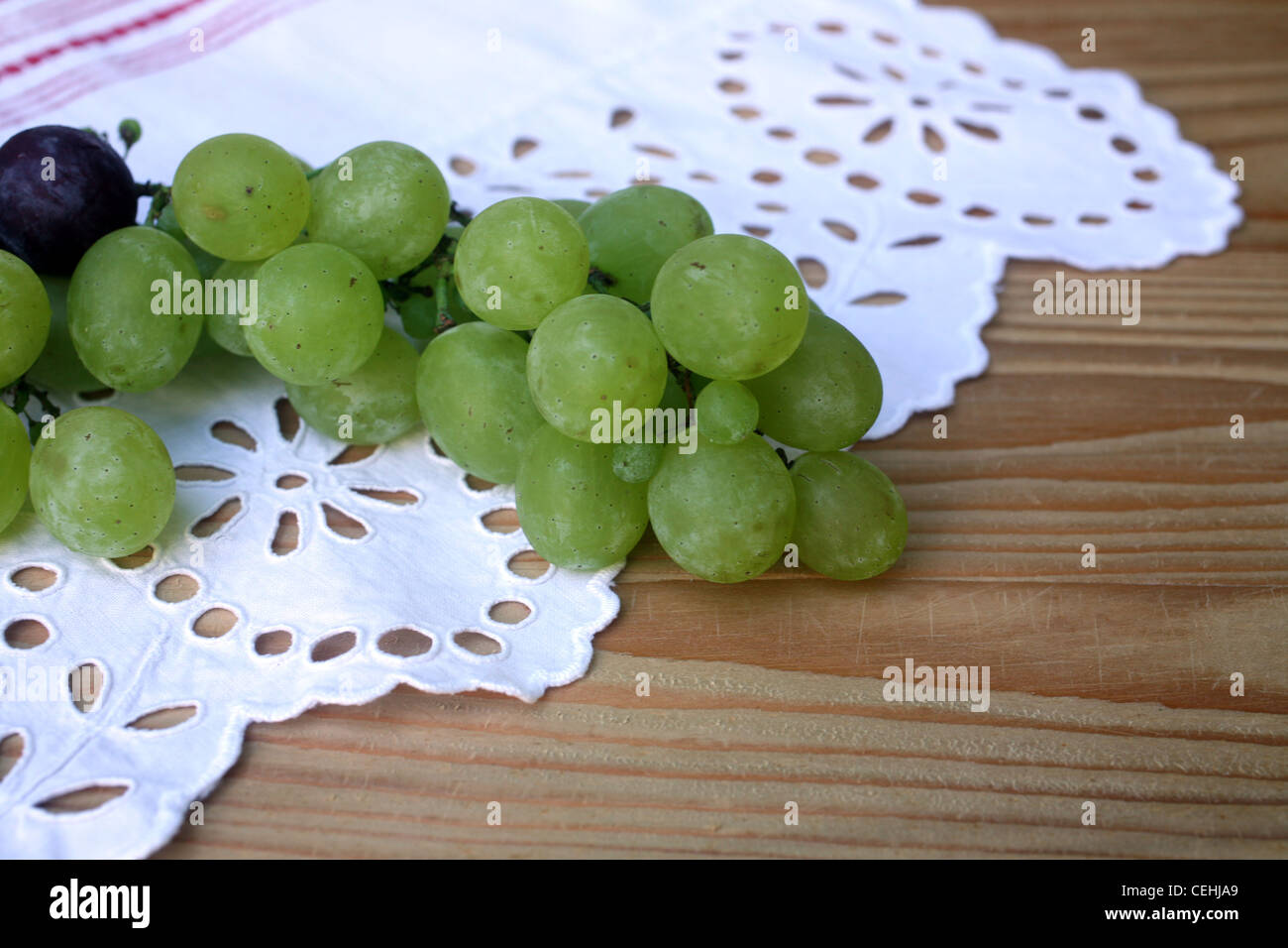 Single grape cluster hi-res stock photography and images - Alamy