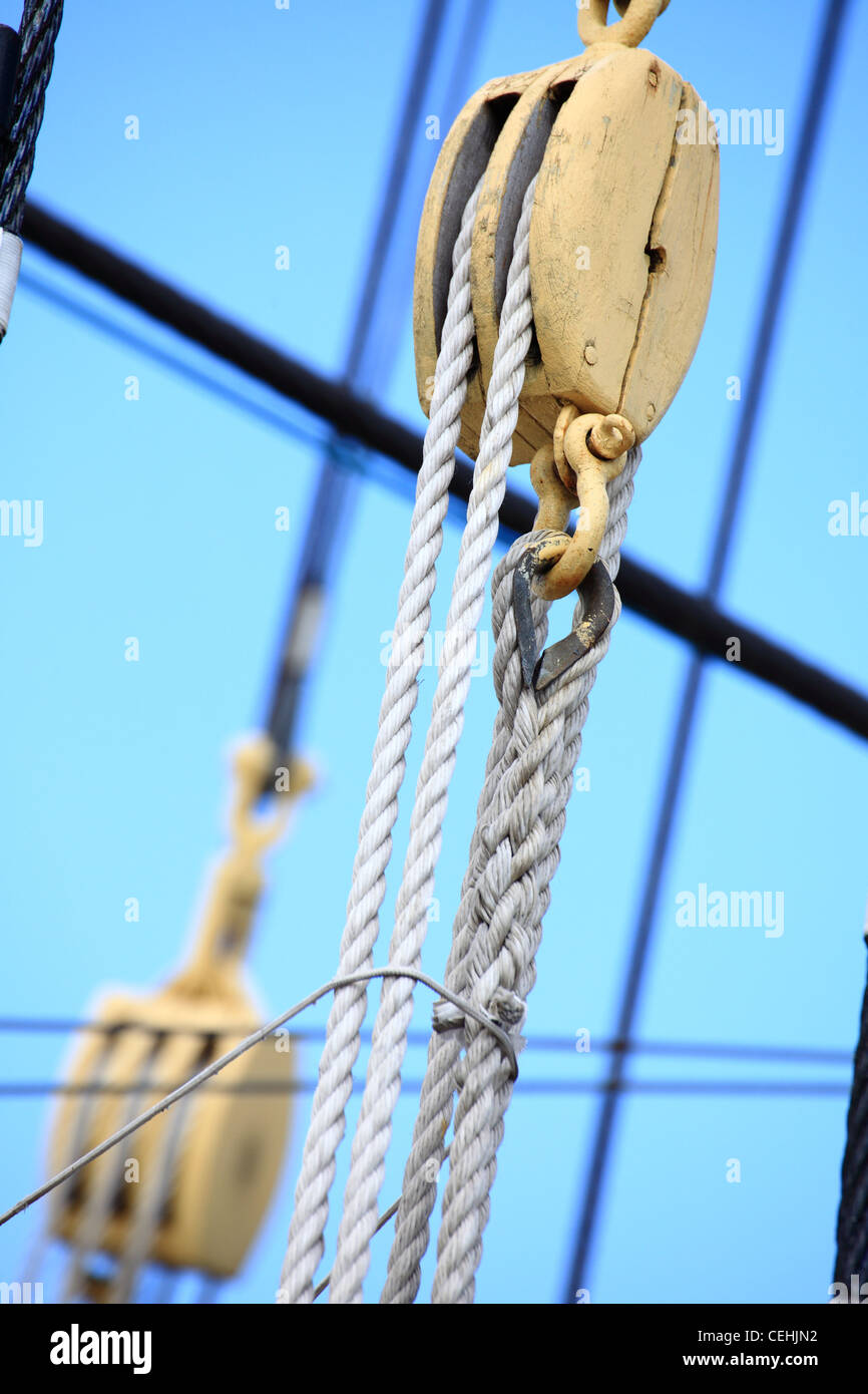 Old fashioned sailing ship hi-res stock photography and images - Alamy