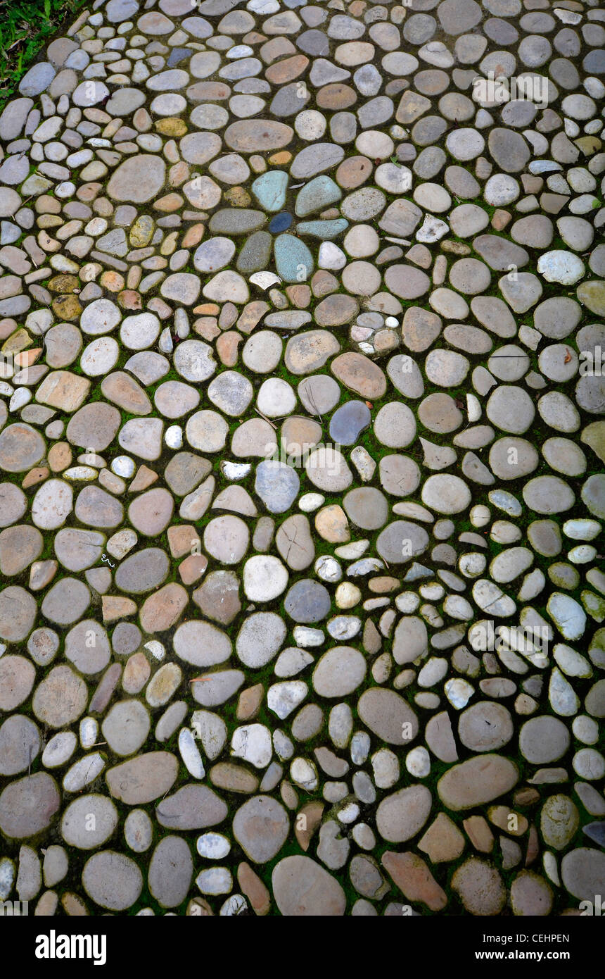 Pebble path hi-res stock photography and images - Alamy