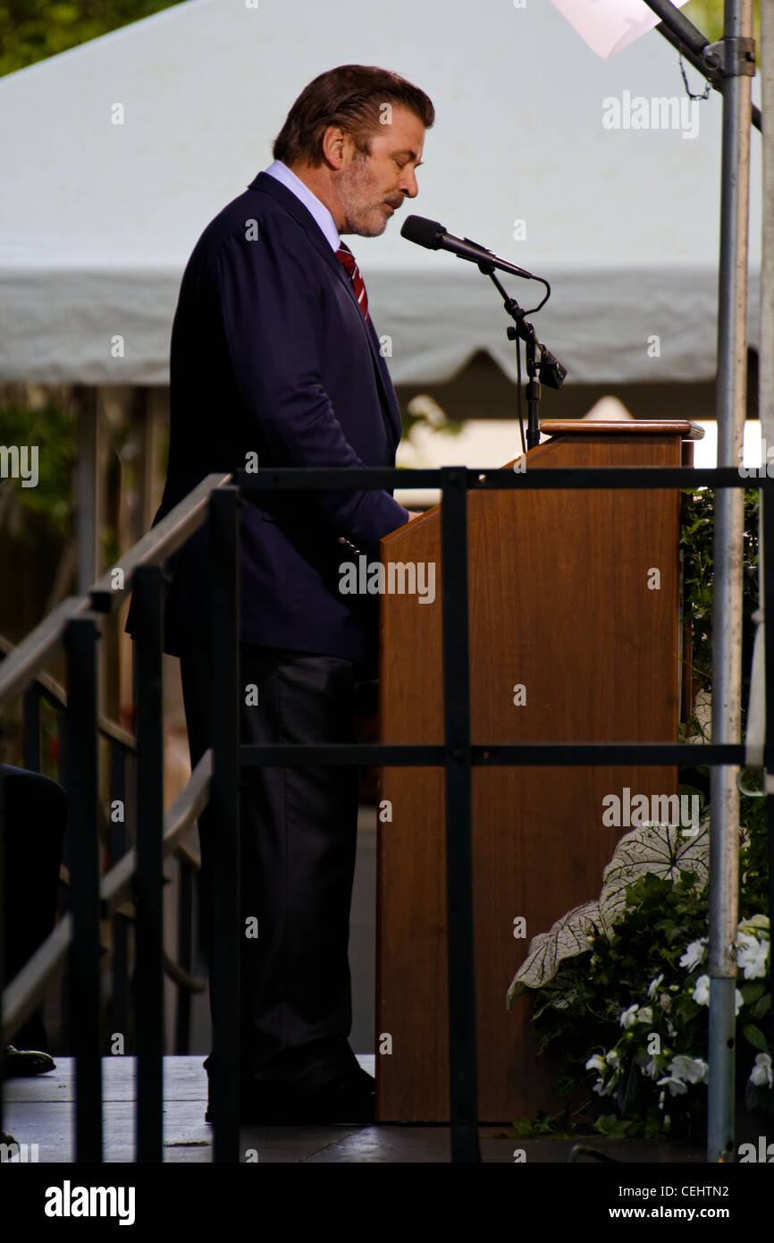 Alec Baldwin at the HLS Commencement 2011 (Harvard Law School ...