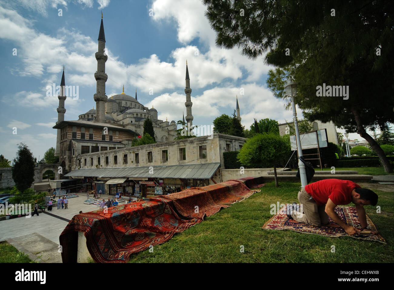 Mosque cleaning hi-res stock photography and images - Alamy