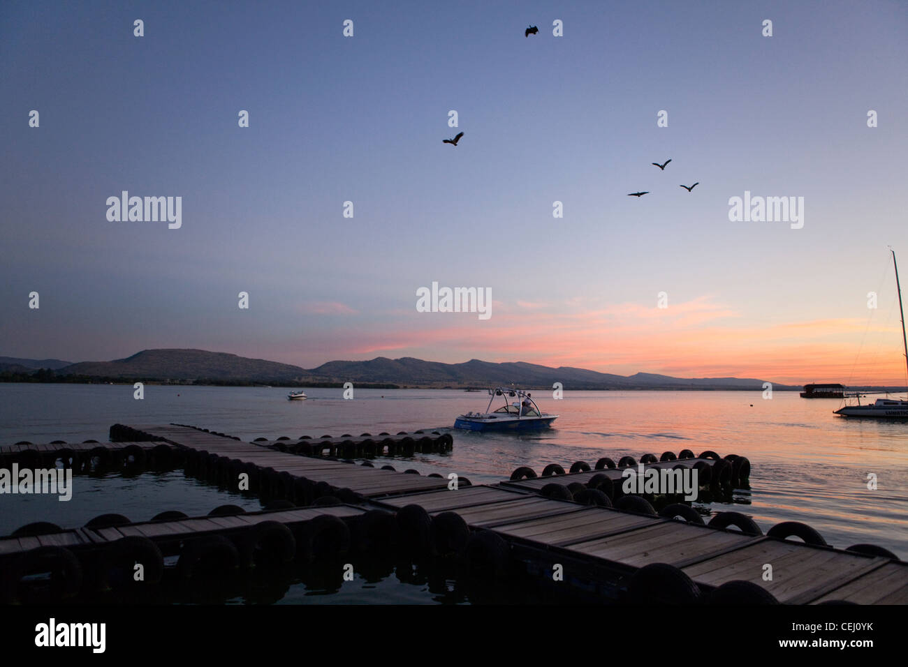 Dam jetty hi-res stock photography and images - Alamy