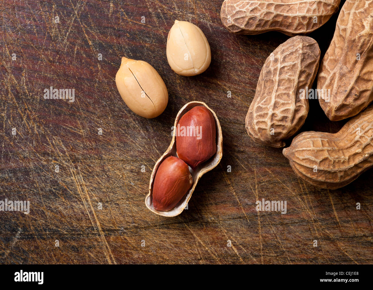 Bunch of peanuts Stock Photo - Alamy
