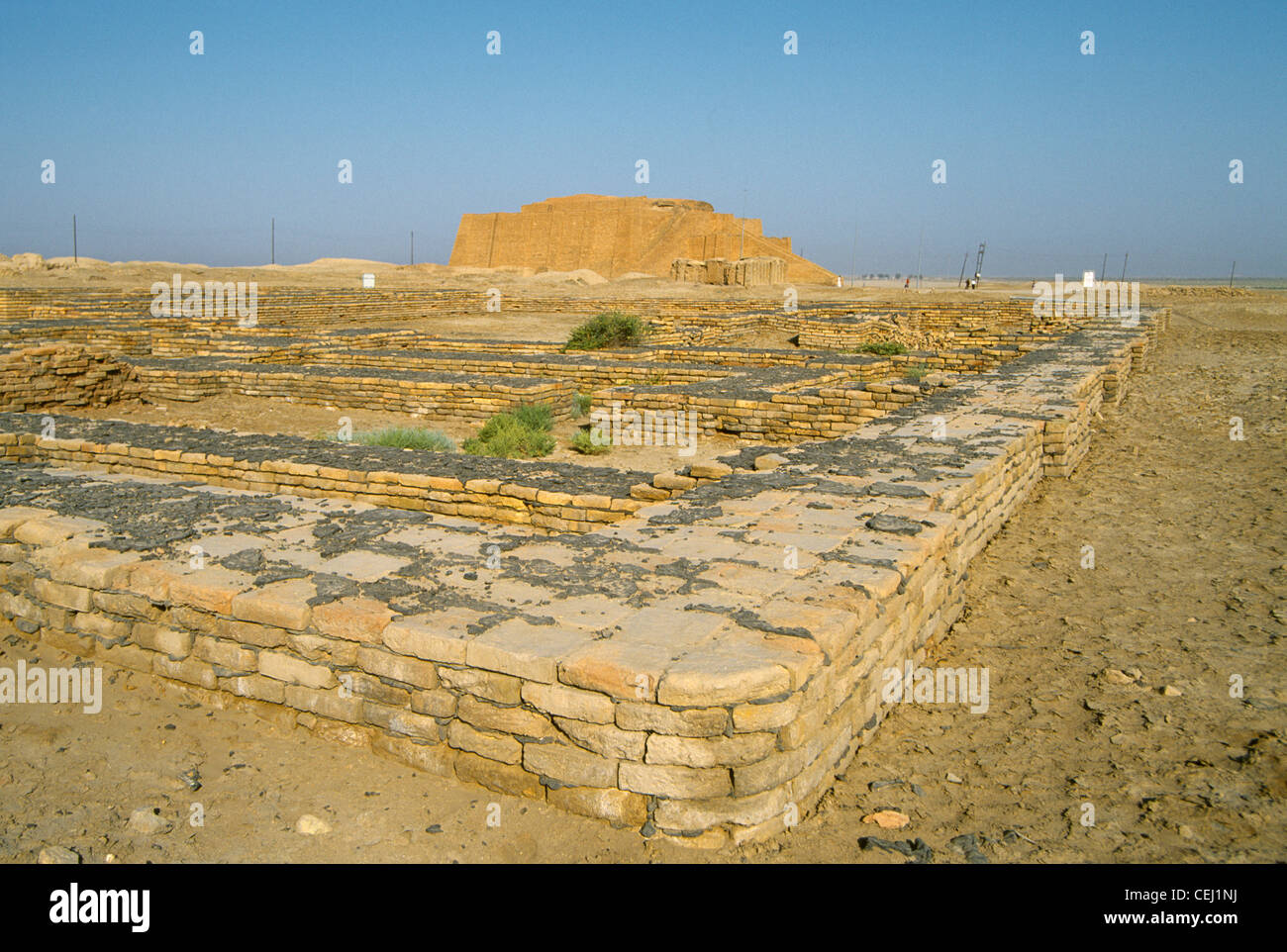Ziggurat of ur hi-res stock photography and images - Alamy