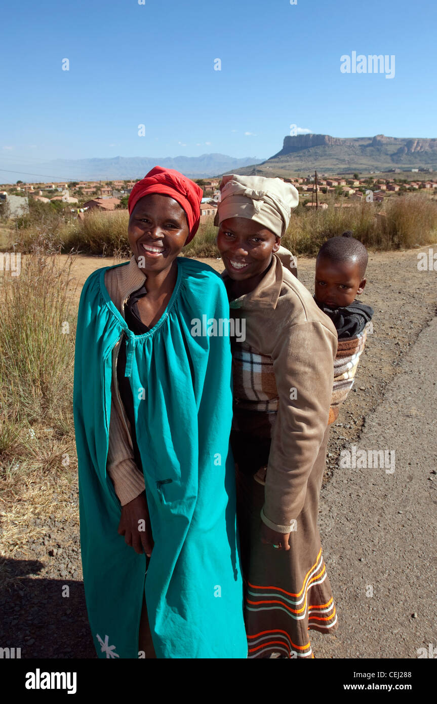 African woman carrying baby on back hi-res stock photography and images ...