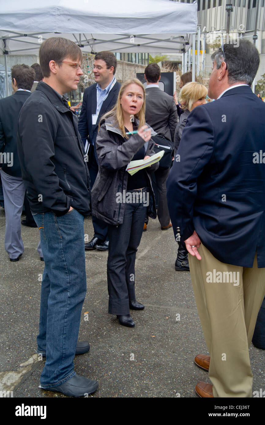 Reporter asking questions hi-res stock photography and images - Alamy