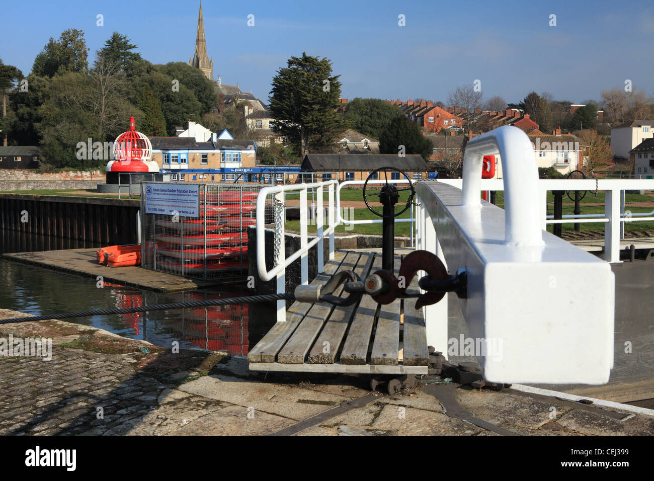 Canal lock gates hi-res stock photography and images - Alamy