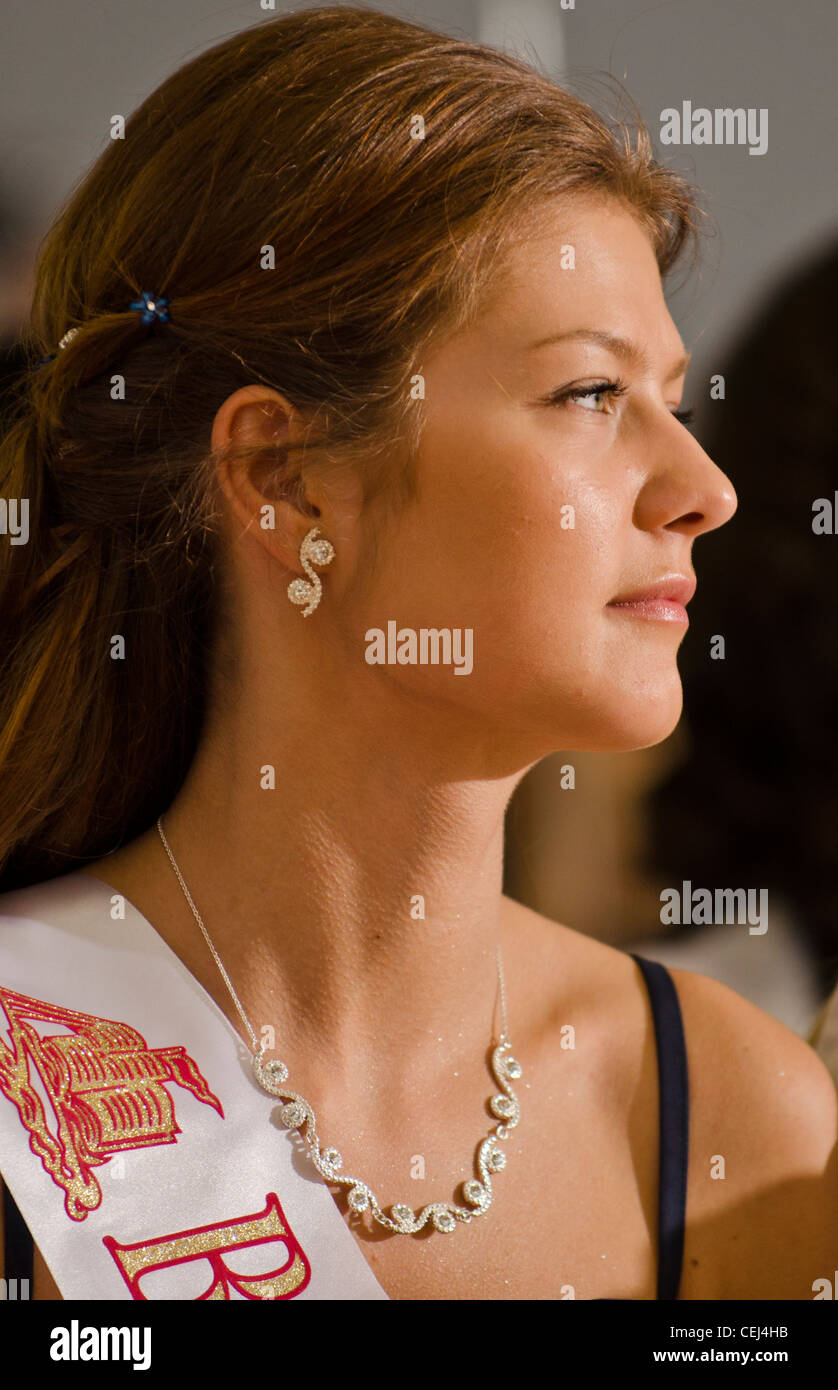 Teenage girl acting Stock Photo - Alamy