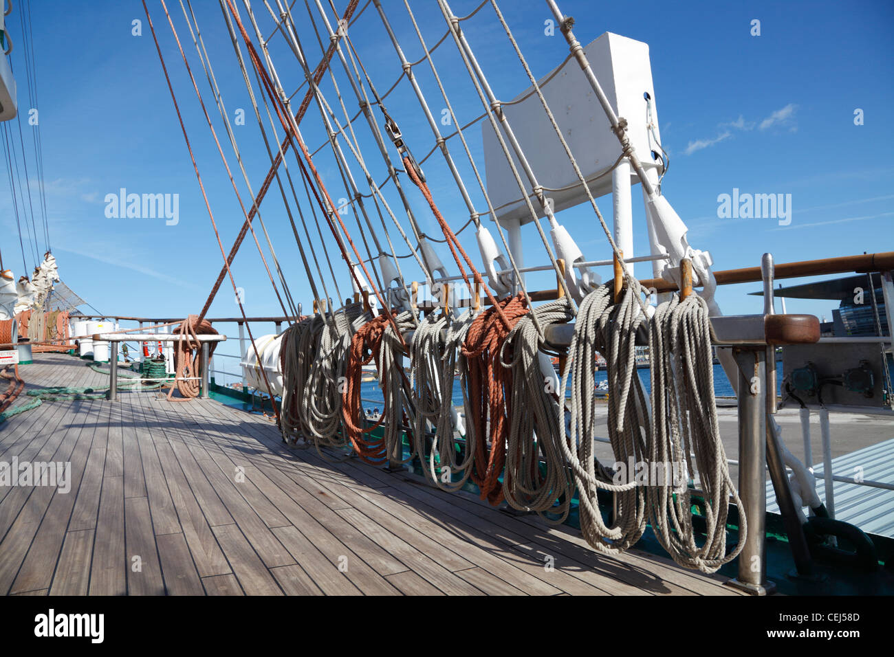 Coils of rope hi-res stock photography and images - Alamy