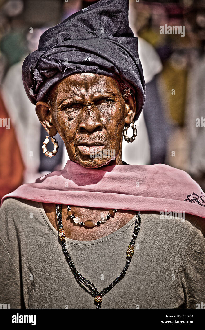 Gambia traditional clothing hi-res stock photography and images - Alamy