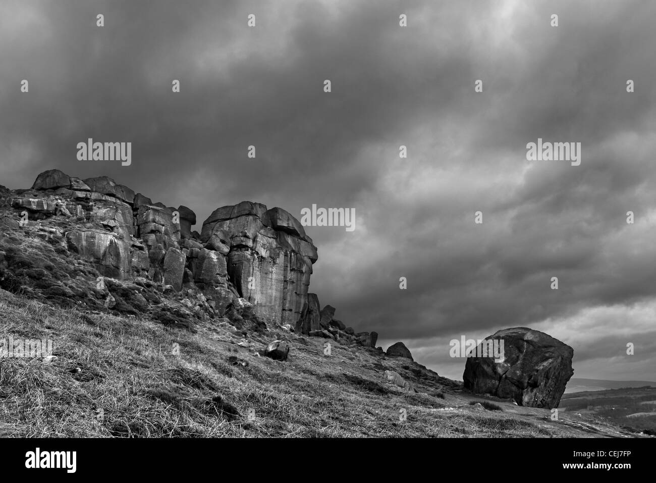 The Cow and Calf rocks, a famous Yorkshire landmark on Ilkey Moor ...