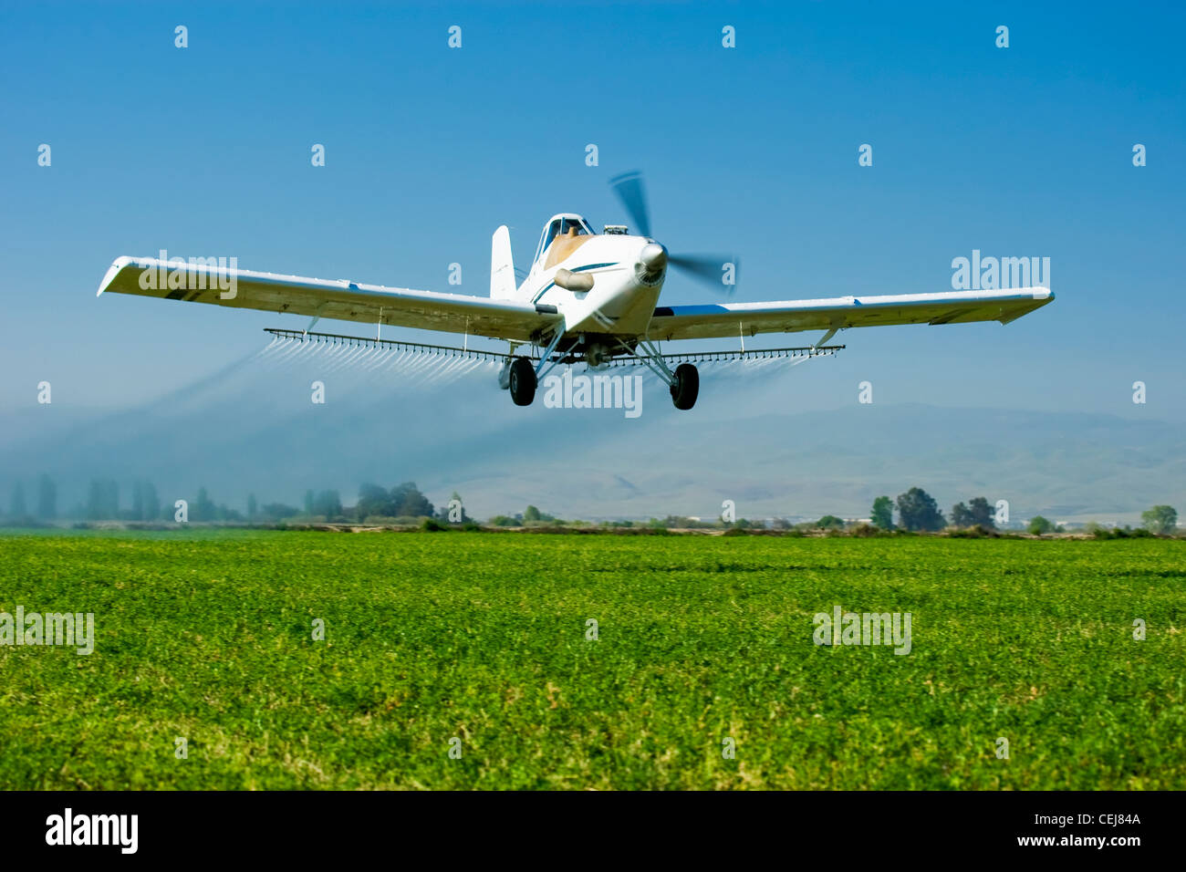 Aerial crop spraying hi-res stock photography and images - Alamy