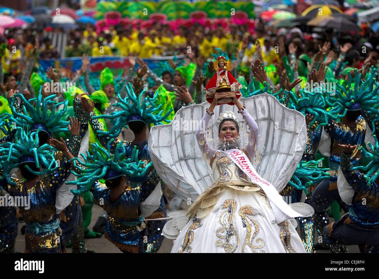 Traditional filipino dance group hi-res stock photography and images ...