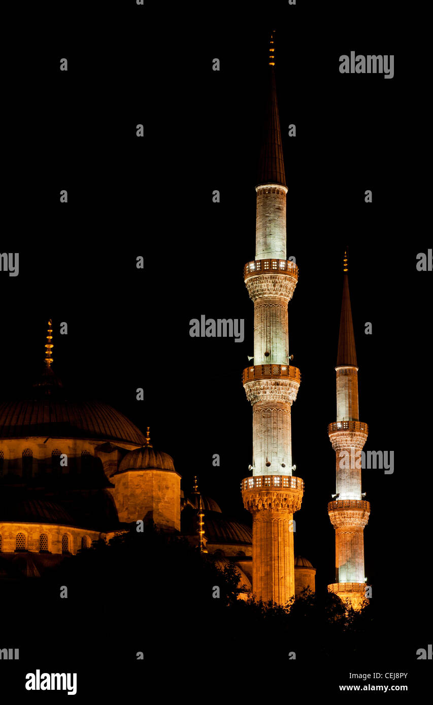 Blue mosque floodlit night istanbul hi-res stock photography and images ...