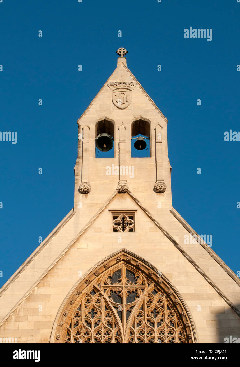 Knightsbridge church hi-res stock photography and images - Alamy