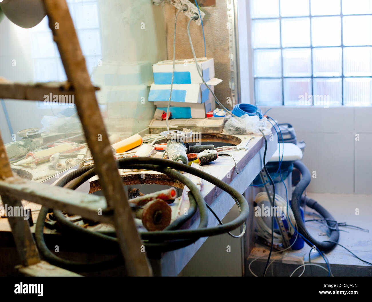 Tradesman repair hi-res stock photography and images - Alamy