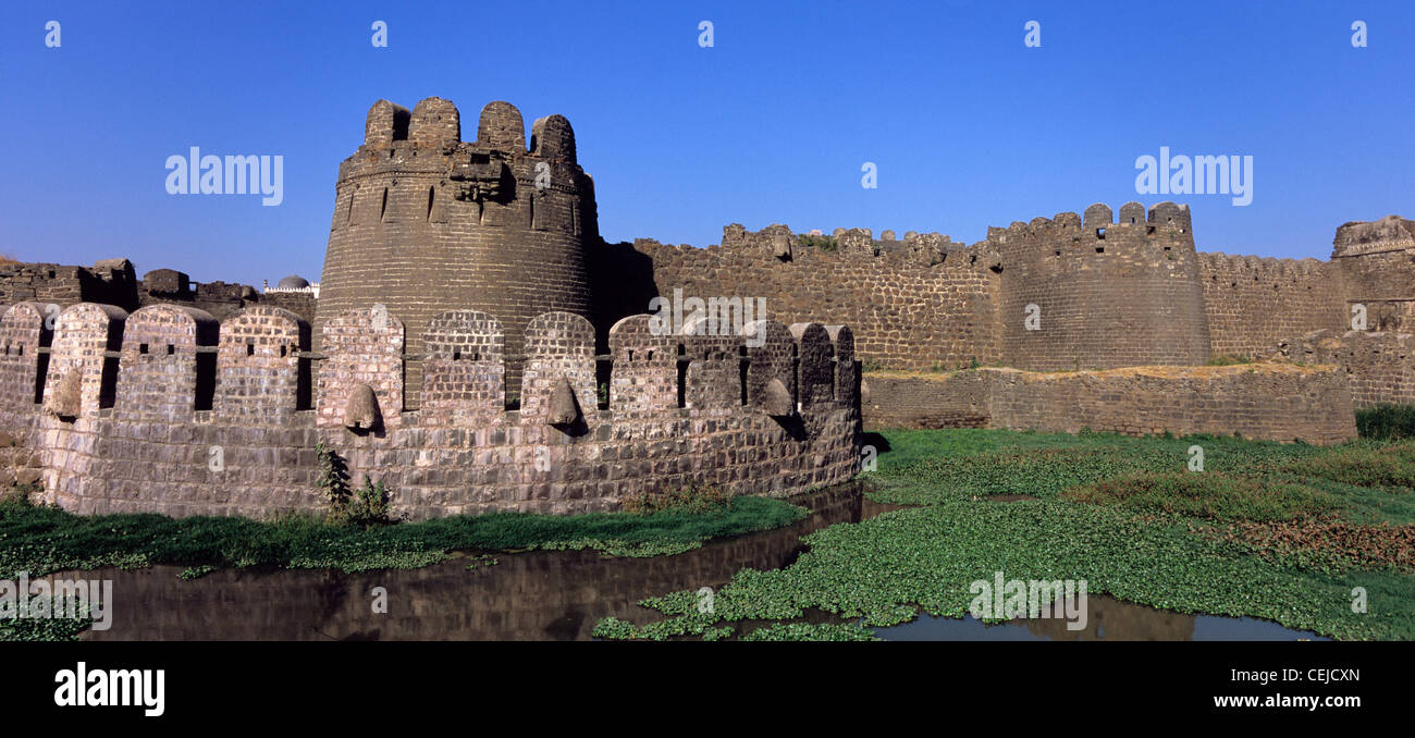gulbarga fort ramparts and moat india karnataka tourism Stock Photo - Alamy