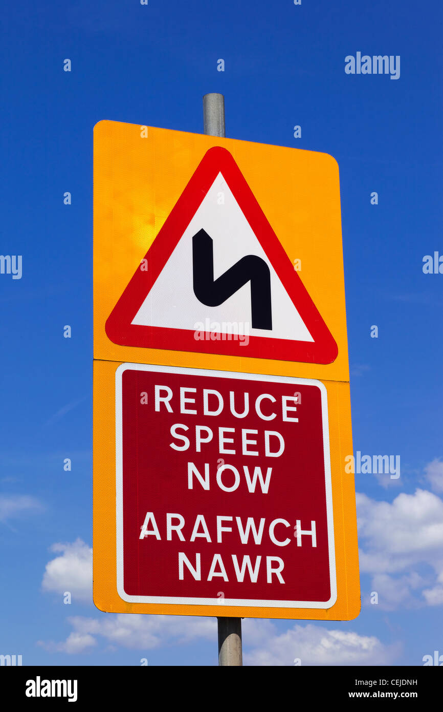 Bilingual speed sign hi-res stock photography and images - Alamy