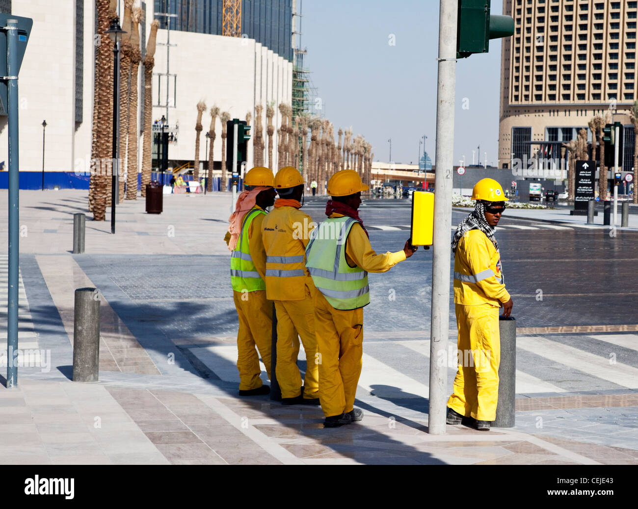 Burj khalifa construction workers hi-res stock photography and images ...
