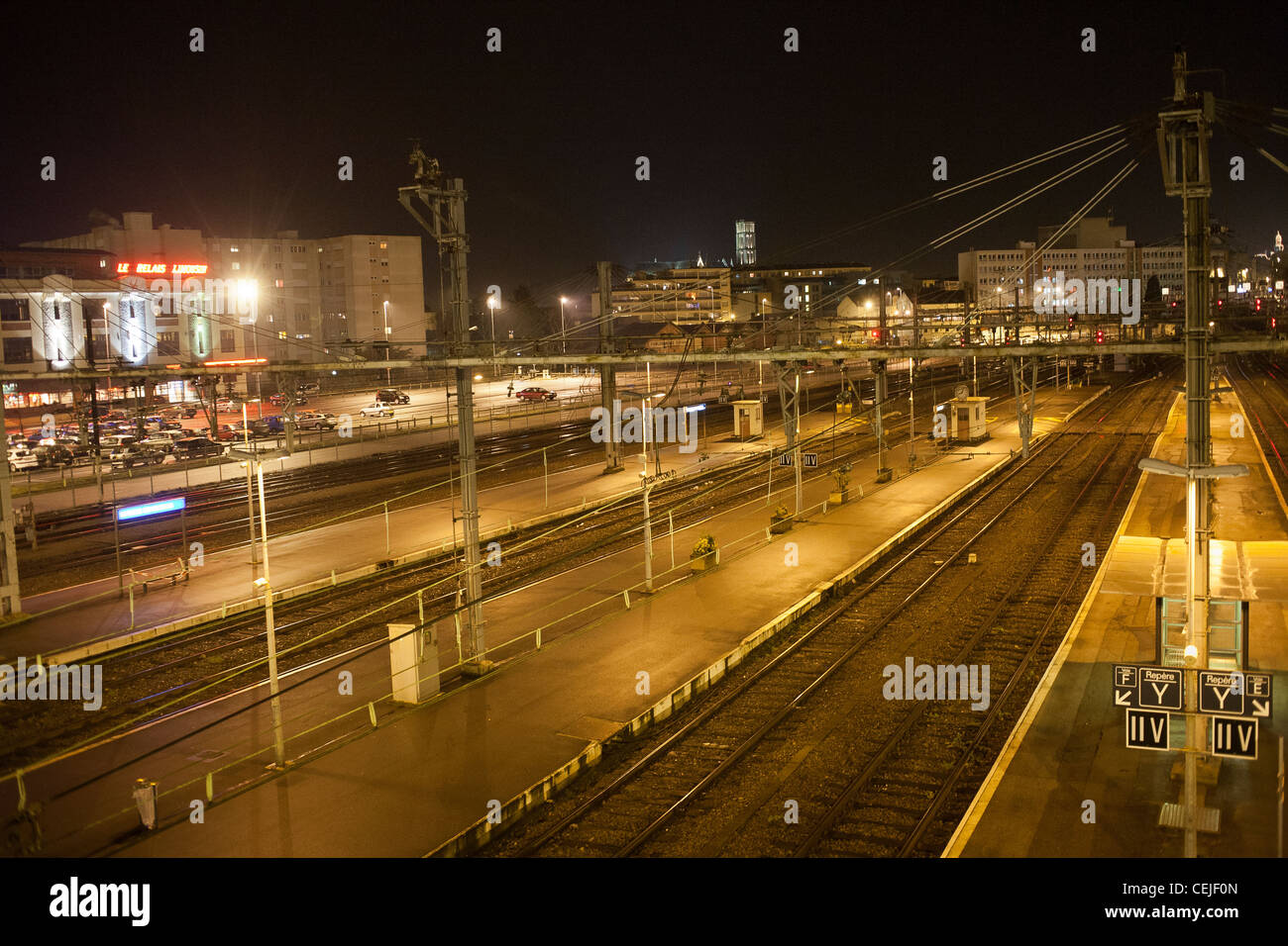 Empty railway stations hi-res stock photography and images - Alamy