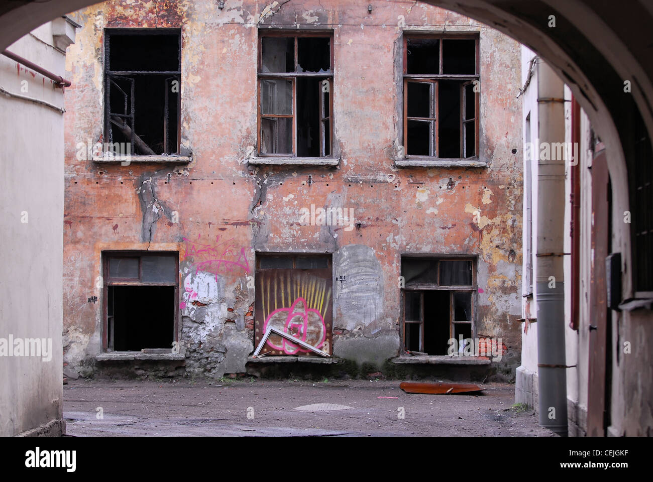 Abandoned building in the modern city Stock Photo - Alamy