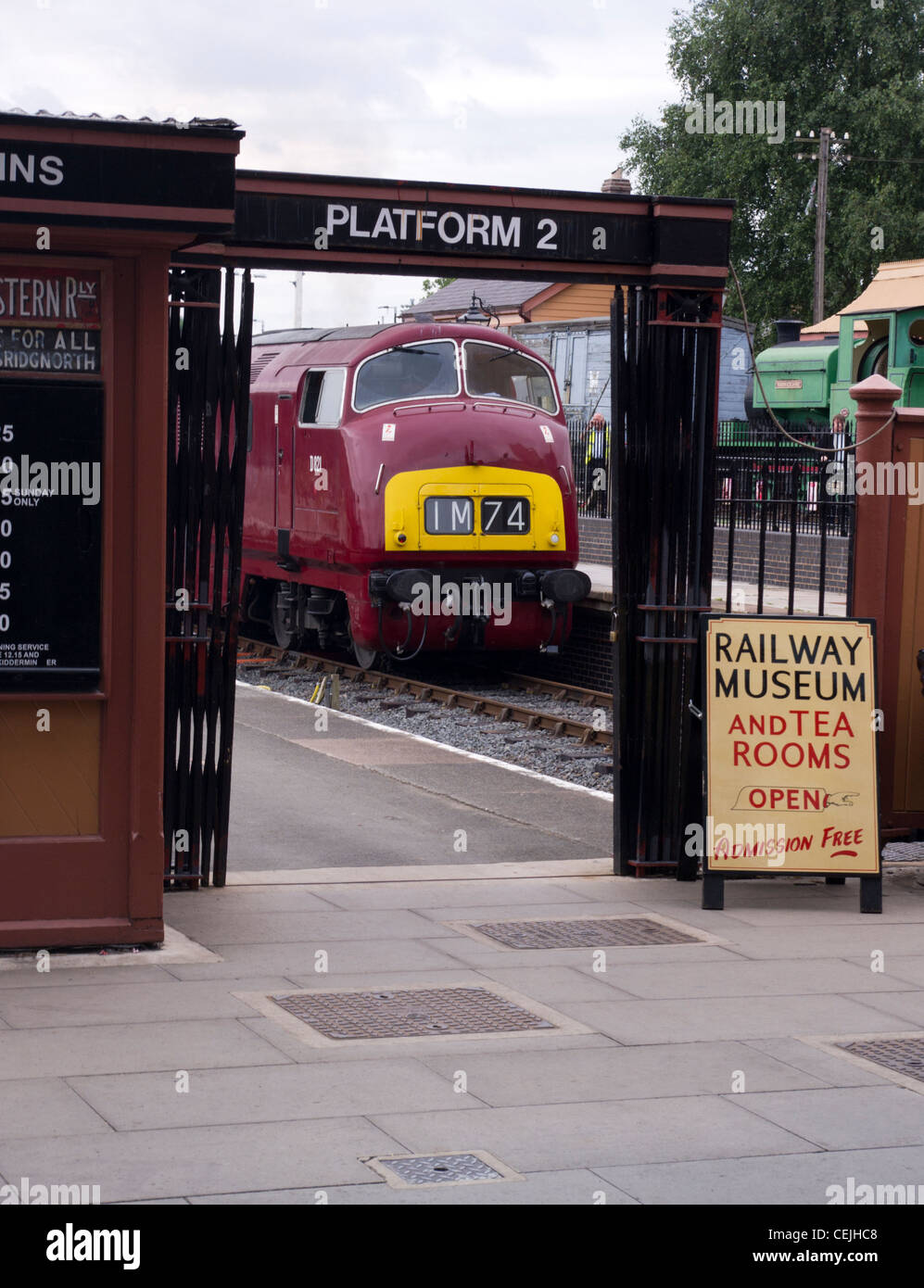 Class 42 Warship at Kidderminster Station on the Severn Valley Railway ...