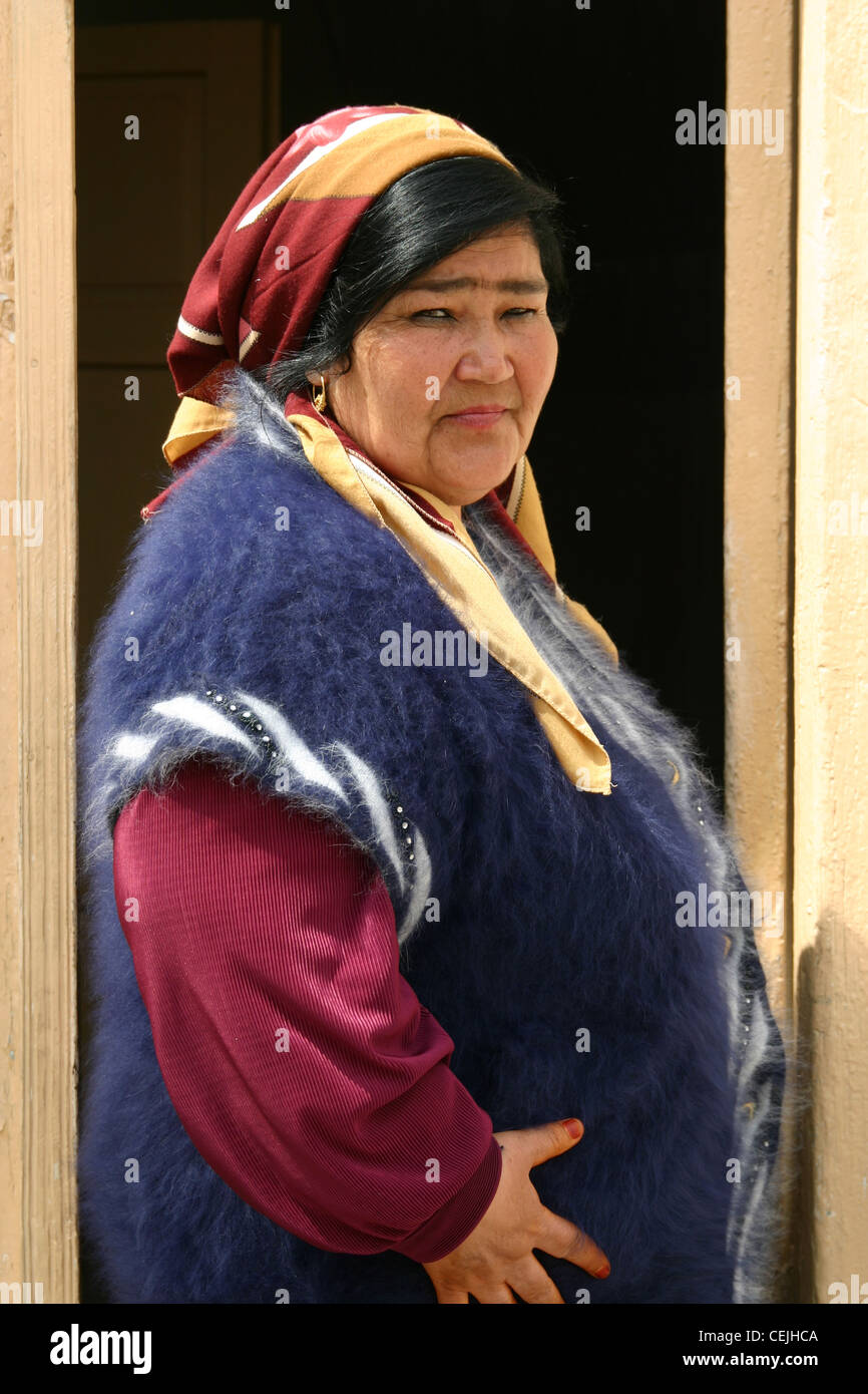 Girls samarkand uzbekistan hi-res stock photography and images - Alamy