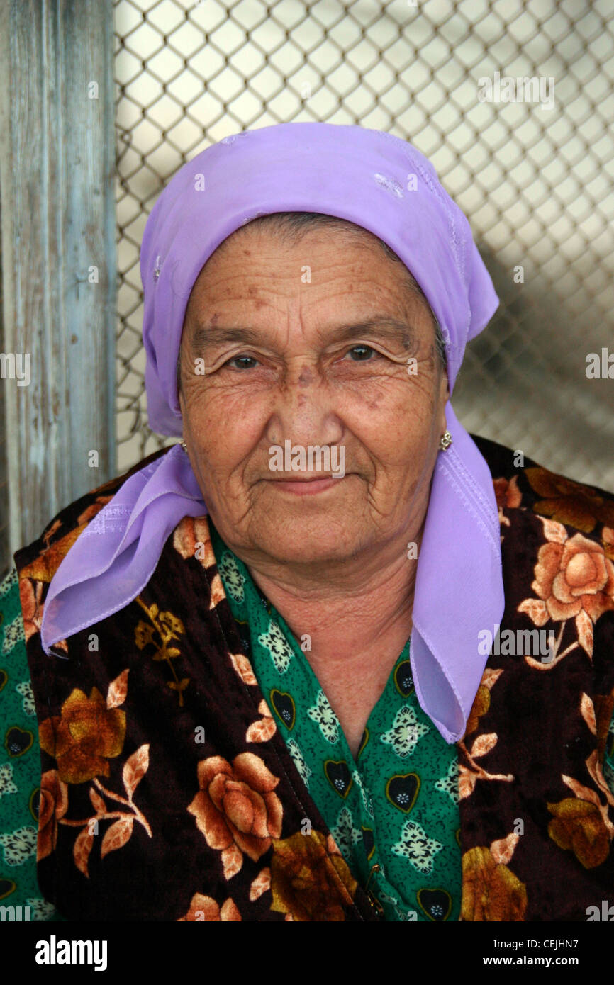 Girls samarkand uzbekistan hi-res stock photography and images - Alamy